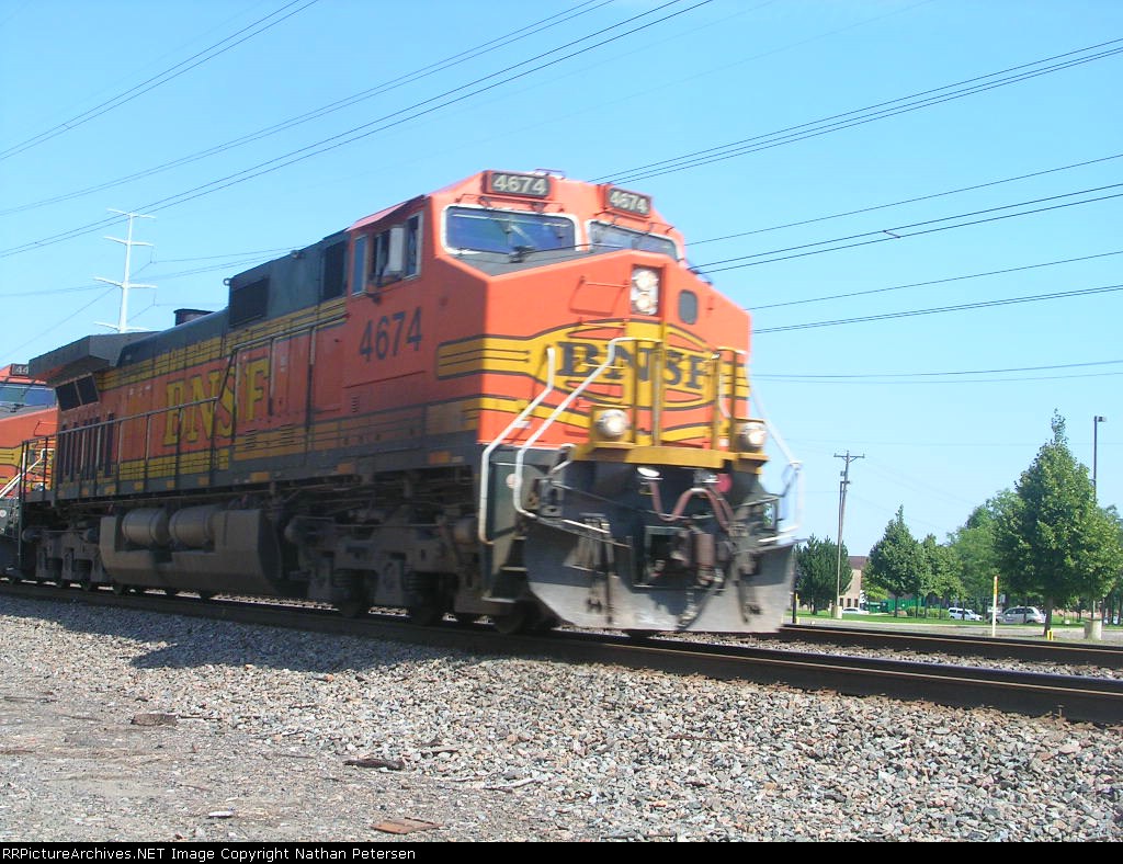 BNSF 4674
